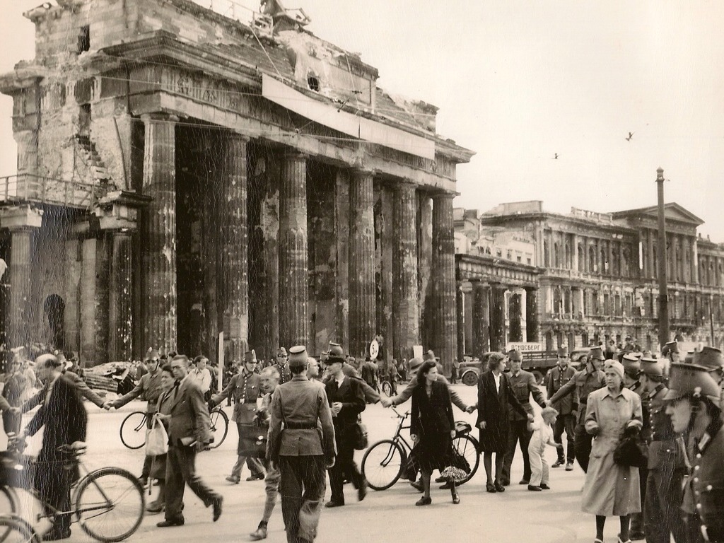 Genocide Project The HOLOCAUST By: Haley Stewart by